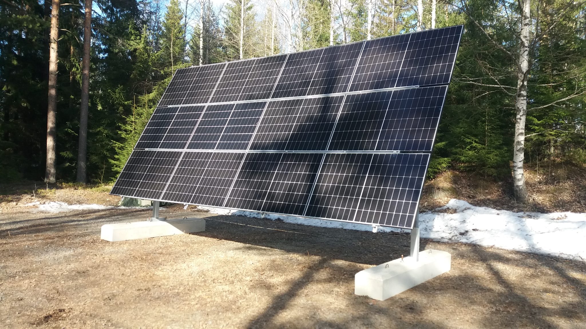 5 kWp käännettävä aurinkovoimala maa-asennuksiin - Volttikauppa